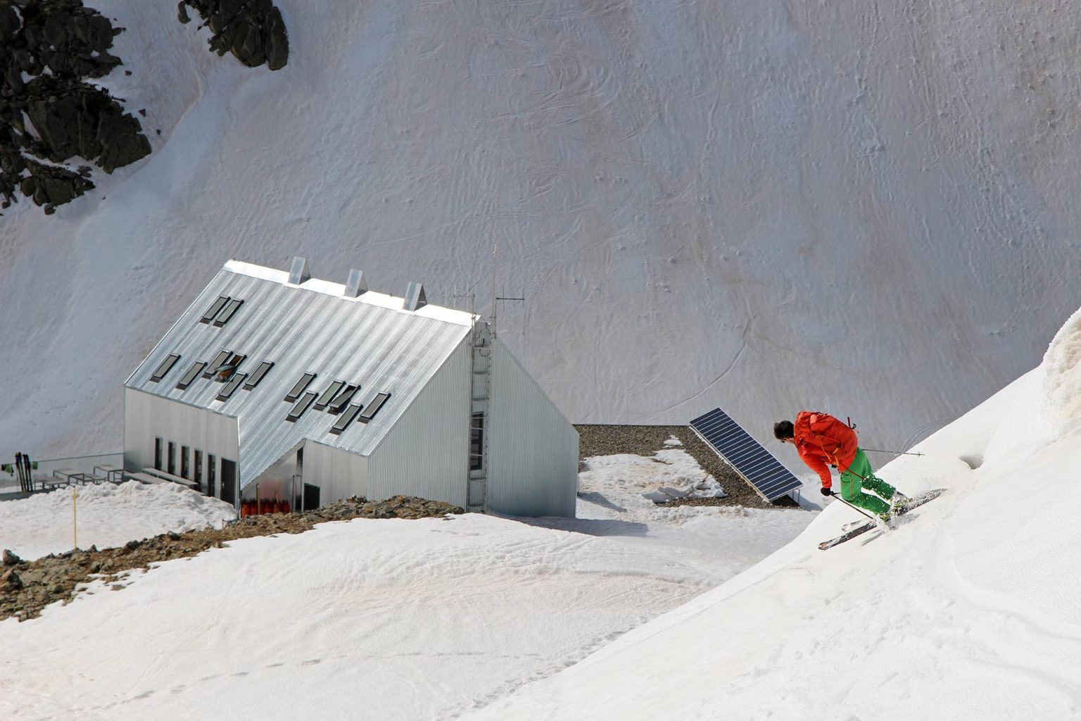 The 2026 Mountain Hut Guide: ski touring routes, opening dates.. - Ski ...